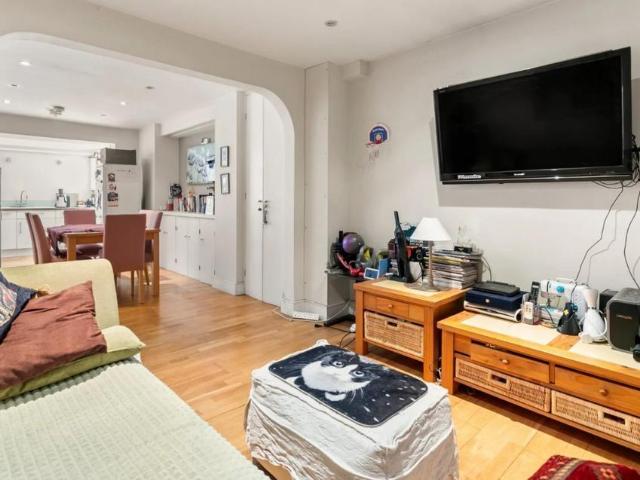 Wandsworth Bridge Road, SW6 2 bed house to rent £3,000 pcm £692 pw