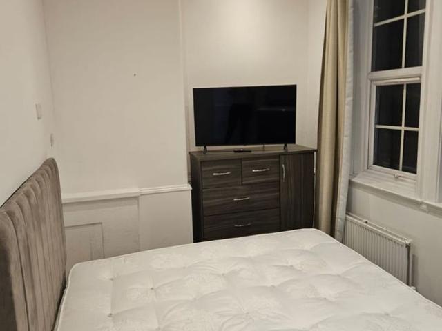 Wandsworth High Street, London SW18, Studio to rent, £1,350 pcm | PrimeLocation