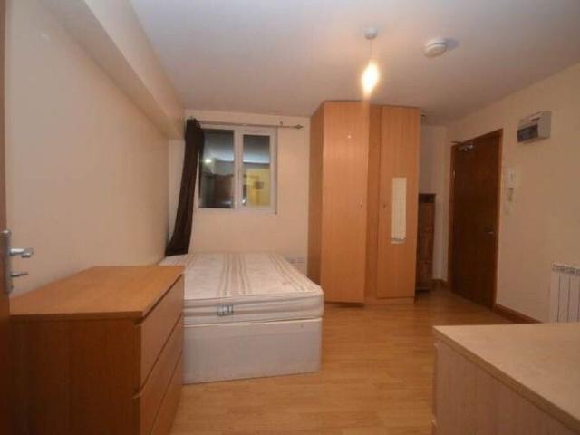 Wandsworth High Street, London SW18, Studio to rent, £950 pcm | PrimeLocation