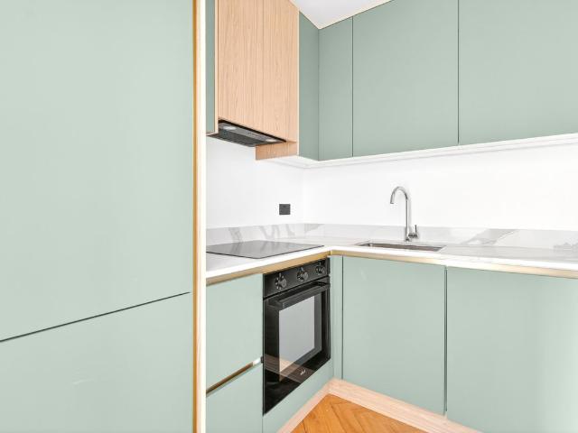Wandsworth High Street, London SW18, 1 bed flat to rent, £2,100 pcm | PrimeLocation