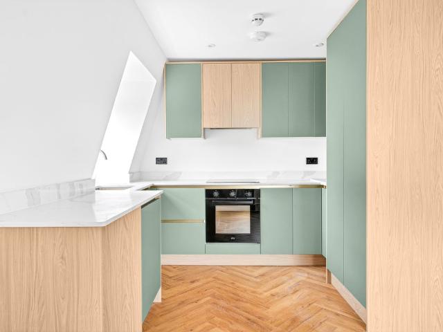 Wandsworth High Street, London SW18, 1 bed flat to rent, £2,200 pcm | PrimeLocation