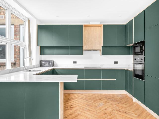 Wandsworth High Street, London SW18, 2 bed flat to rent, £2,500 pcm | PrimeLocation