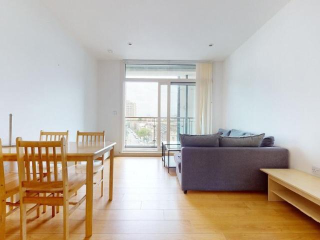 Wandsworth Road 2 bed flat to rent £2,995 pcm £691 pw