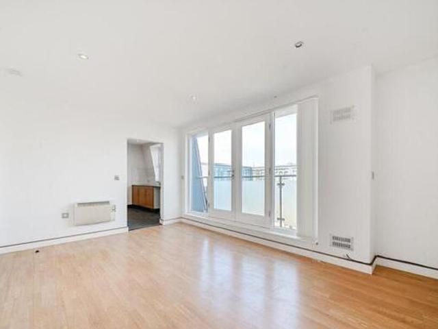 Wandsworth Road, Clapham, 2 Bedroom Flat