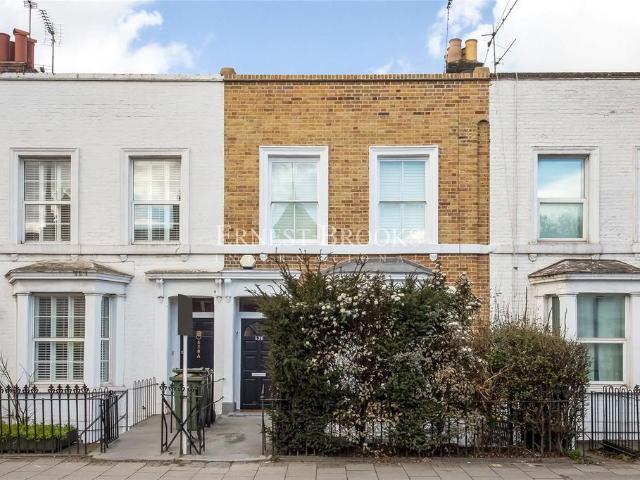 Wandsworth Road, Clapham, London, SW8 2 bed terraced house to rent £2,400 pcm £554 pw