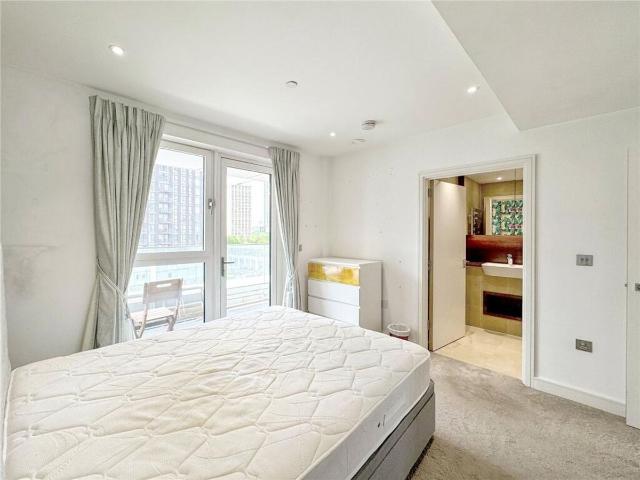 Wandsworth Road, Brent House SW8, 2 bed flat to rent, £3,400 pcm | PrimeLocation