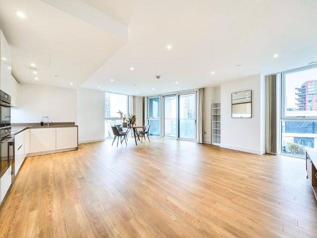 Wandsworth Road, Gladwin Tower, SW8 2 bed apartment to rent £3,500 pcm £808 pw