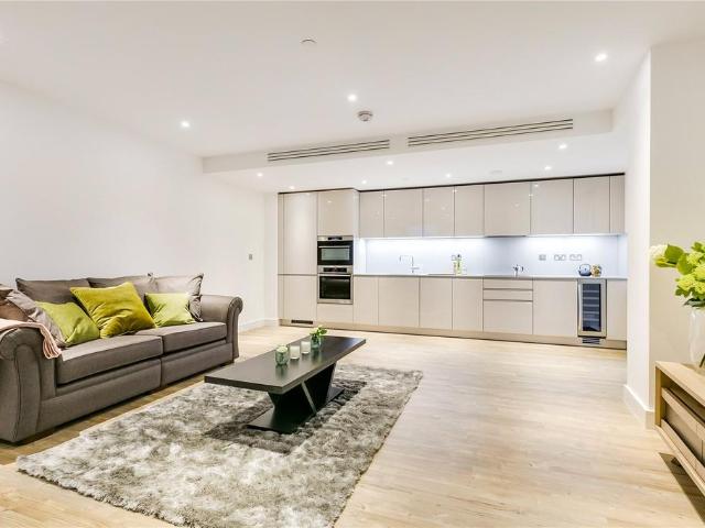 Wandsworth Road, London, SW8 1 bed apartment to rent £3,943 pcm £910 pw