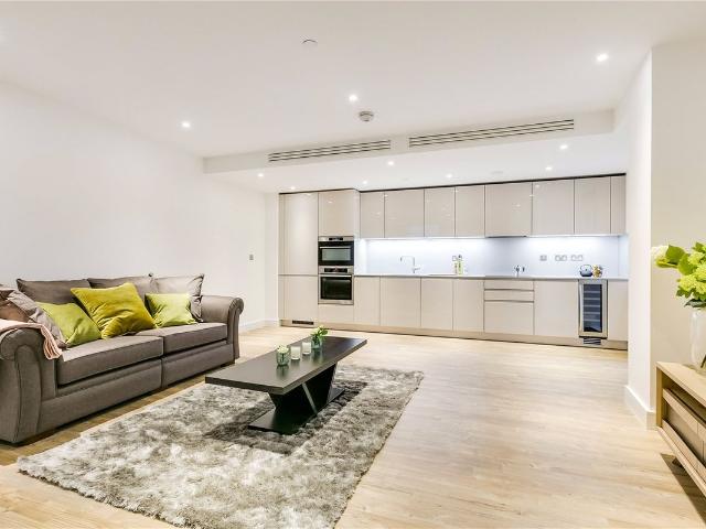 Wandsworth Road, London SW8, 1 bed flat to rent, £3,943 pcm | PrimeLocation
