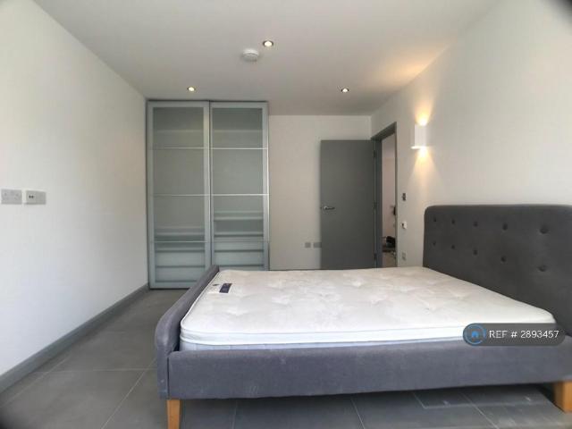 Wandsworth Road, London, SW8 1 bed flat to rent £1,800 pcm £415 pw