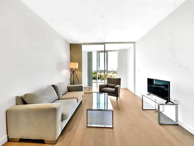 Wandsworth Road, London SW8, 1 bed flat to rent, £2,700 pcm | PrimeLocation