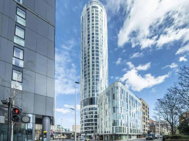 Wandsworth Road, London SW8 1 bed flat to rent £2,750 pcm £635 pw
