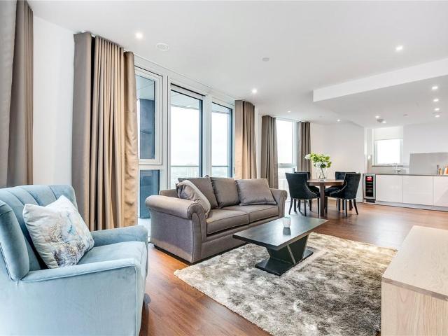 Wandsworth Road, London, SW8 2 bed apartment to rent £4,320 pcm £997 pw