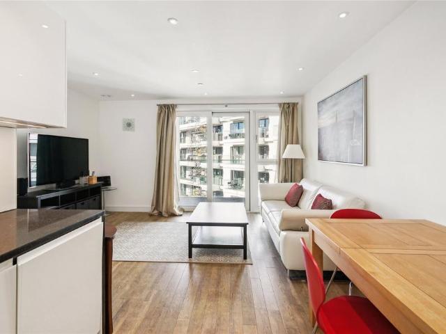 Wandsworth Road, London, SW8 2 bed apartment to rent £3,400 pcm £785 pw