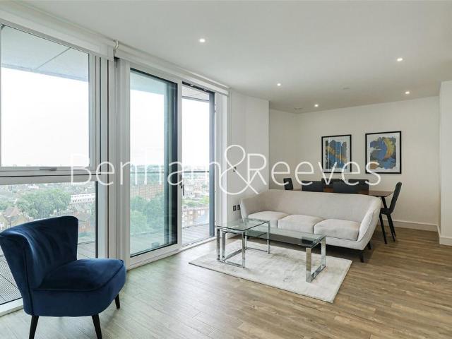 Wandsworth Road, London, SW8 2 bed apartment to rent £3,600 pcm £831 pw