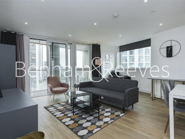 Wandsworth Road, London, SW8 2 bed apartment to rent £3,900 pcm £900 pw