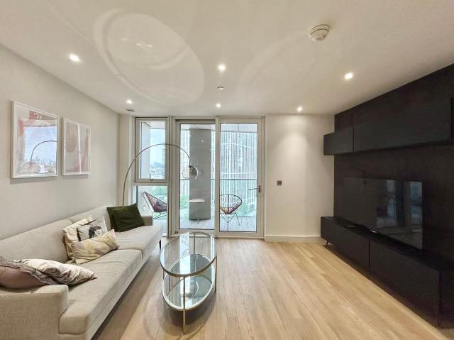 Wandsworth Road, London SW8, 2 bed flat to rent, £3,500 pcm | PrimeLocation