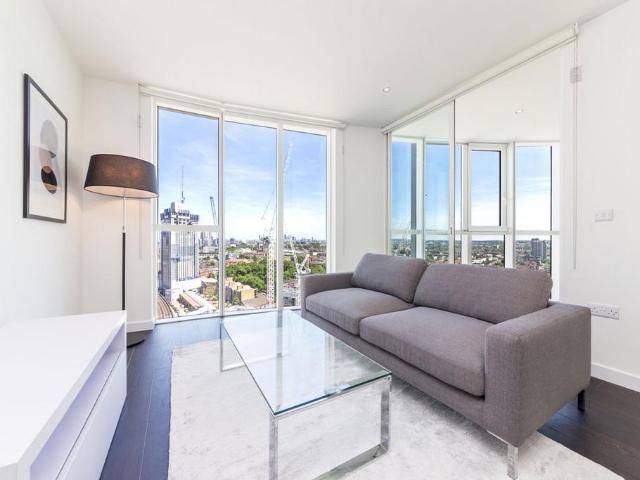 Wandsworth Road, London SW8 2 bed flat to rent £3,500 pcm £808 pw