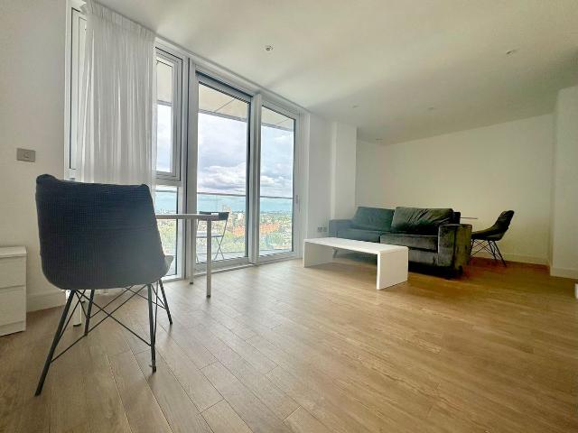 Wandsworth Road, London SW8, 2 bed flat to rent, £3,813 pcm | PrimeLocation