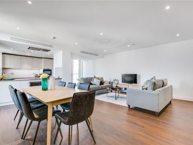 Wandsworth Road, London, SW8 3 bed apartment to rent £5,990 pcm £1,382 pw
