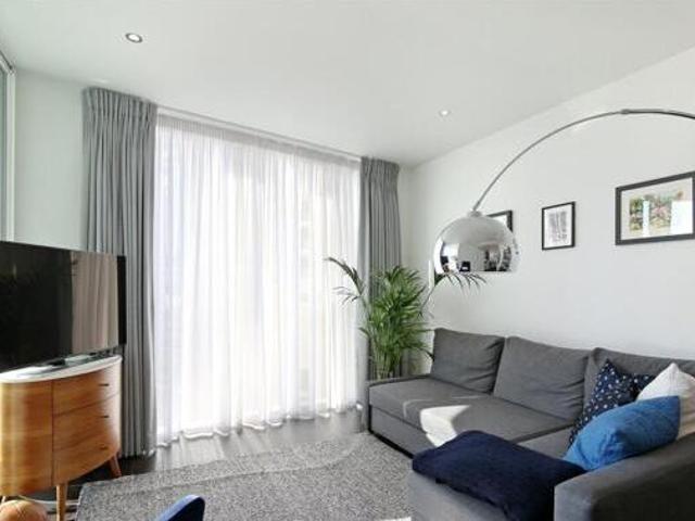Wandsworth Road, London, 2 Bedroom Apartment
