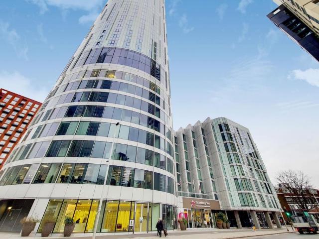 Wandsworth Road, Nine Elms, London, SW8 2 bed flat to rent £2,990 pcm £690 pw