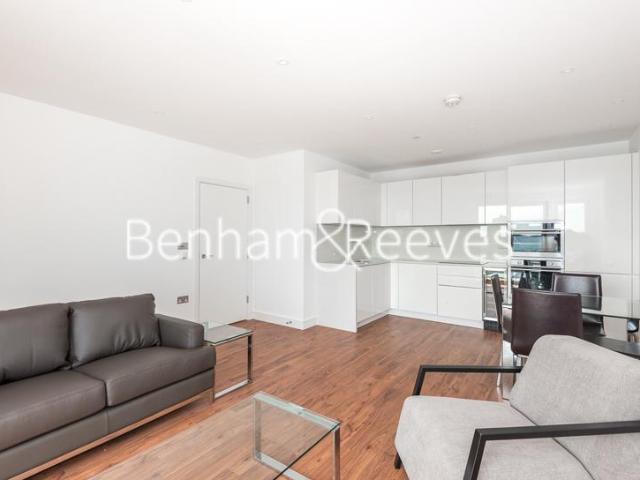Wandsworth Road, Nine Elms Point SW8 1 bed apartment to rent £2,800 pcm £646 pw
