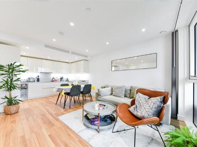 Wandsworth Road, Nine Elms Point, SW8 2 bed apartment to rent £3,597 pcm £830 pw