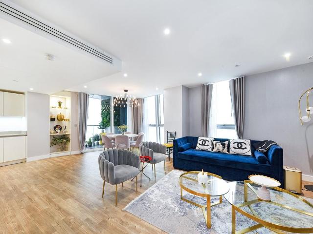 Wandsworth Road, Nine Elms Point, SW8 3 bed apartment to rent £5,503 pcm £1,270 pw