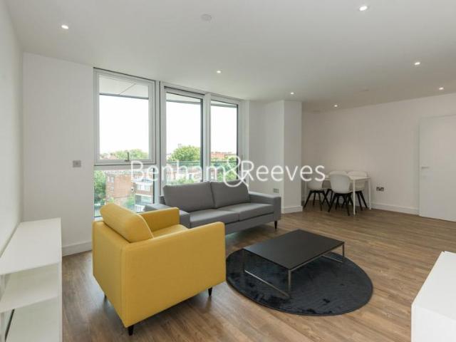 Wandsworth Road, Nine Elms SW8 2 bed apartment to rent £3,650 pcm £842 pw