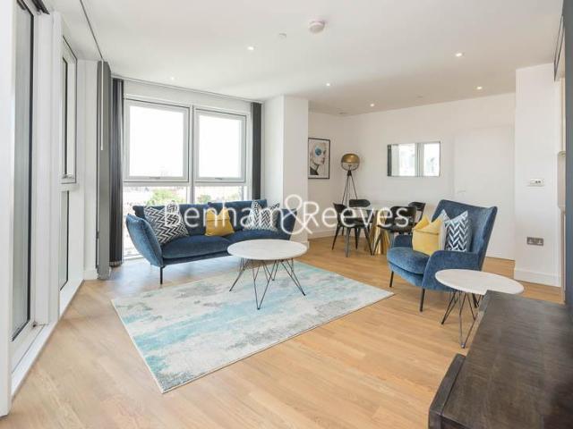 Wandsworth Road, Nine Elms SW8 2 bed apartment to rent £3,700 pcm £854 pw