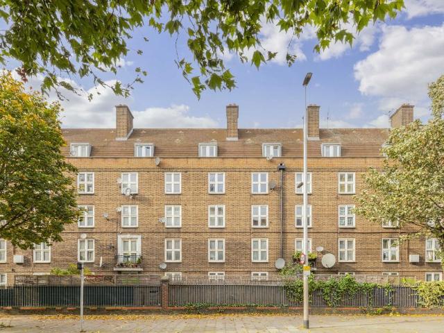 Wandsworth Road, South Lambeth SW8, 2 bed flat to rent, £2,250 pcm | PrimeLocation