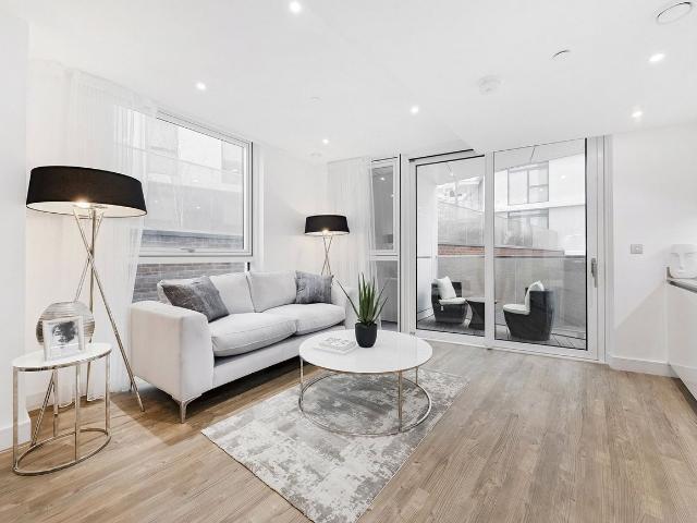 Wandsworth Road SW8, Studio to rent, £2,708 pcm | PrimeLocation