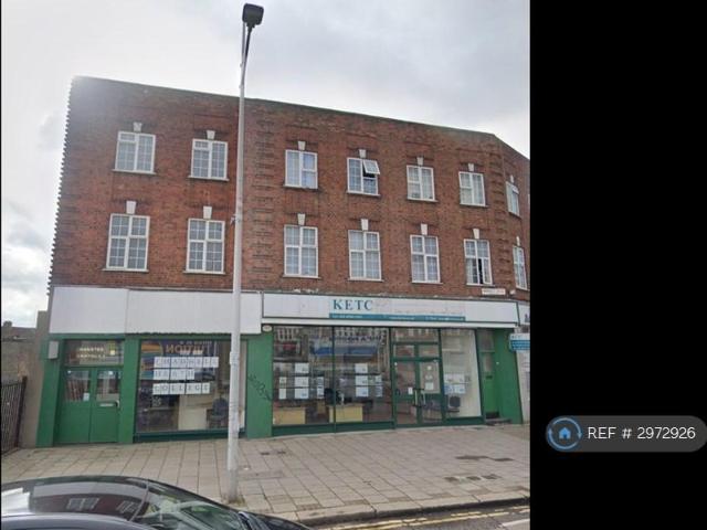 Wangey Road, Romford, RM6 3 bed flat to rent £2,350 pcm £542 pw