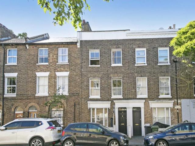 Wanless Road, London SE24 3 bed terraced house to rent £3,300 pcm £762 pw