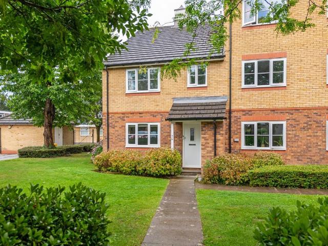 Wanmer Court, Birkheads Road, Reigate RH2, 2 bed terraced house to rent, £1,695 pcm | PrimeLocation