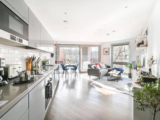 Wansey Street, Elephant and Castle. 2 bed flat to rent £3,250 pcm £750 pw
