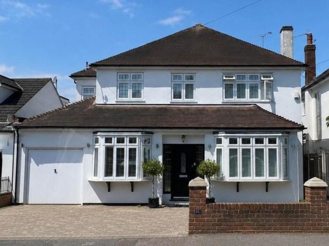 Wansford Close, Brentwood CM14 5 bed detached house to rent £4,250 pcm £981 pw