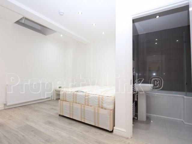 Wanstead Lane, Ilford IG1, Room to rent, £800 pcm | PrimeLocation