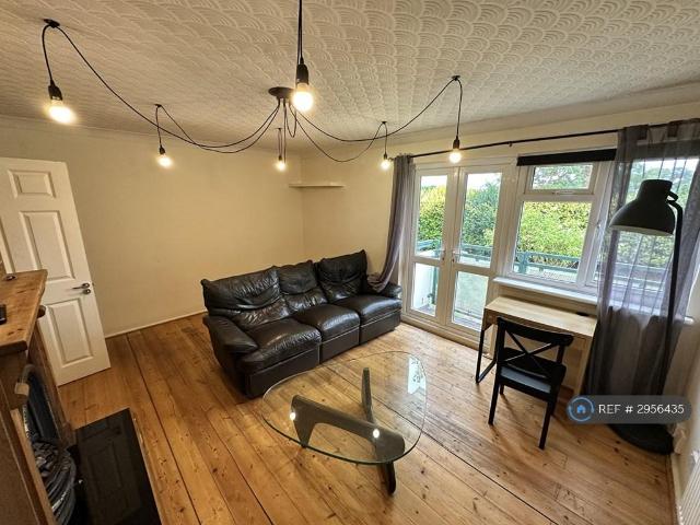 Wanstead, London, E11 2 bed flat to rent £1,800 pcm £415 pw