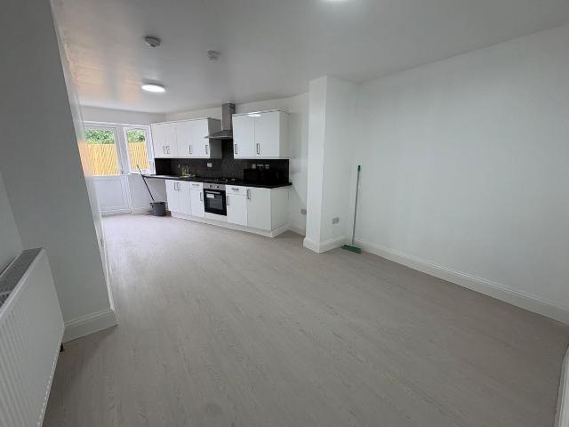 Wanstead Park Road, Ilford, Essex IG1, 5 bed bungalow to rent, £3,000 pcm | PrimeLocation