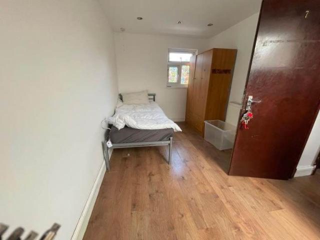 Wanstead Park Road, Ilford IG1, Room to rent, £800 pcm | PrimeLocation