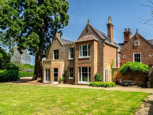 Wacton Road, Norwich NR16 6 bed country house to rent £4,500 pcm £1,038 pw