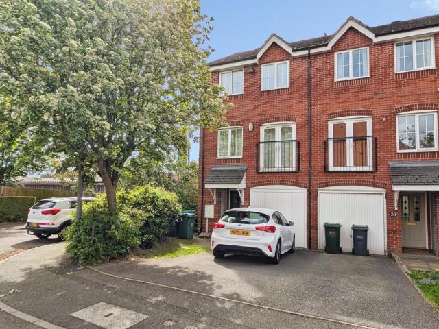 Wades Close, Tipton 3 bed end of terrace house to rent £1,270 pcm £293 pw