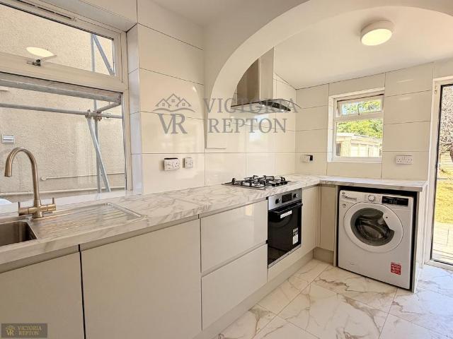 Wades Road, Filton, BS34 4 bed semi detached house to rent £2,949 pcm £681 pw
