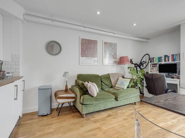 Wadeson Street, Hackney E2, 1 bed flat to rent, £2,100 pcm | PrimeLocation