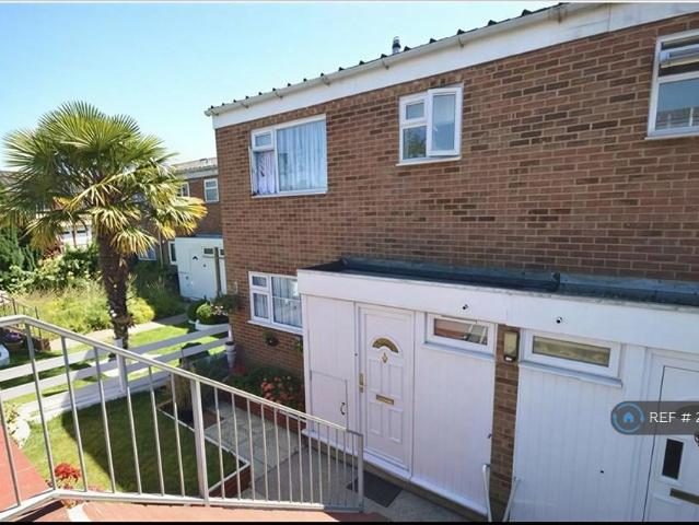Wadeville Close, Upper Belvedere, DA17 3 bed terraced house to rent £1,950 pcm £450 pw