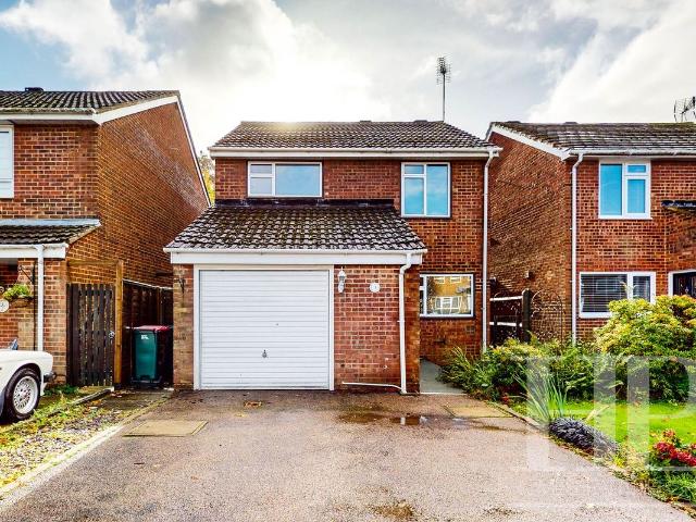 Wadham Close, Crawley RH10, 3 bed detached house to rent, £1,695 pcm | PrimeLocation