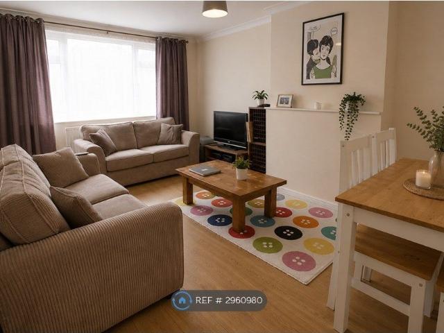 Wadhurst Road, London SW8, 4 bed flat to rent, £3,800 pcm | PrimeLocation
