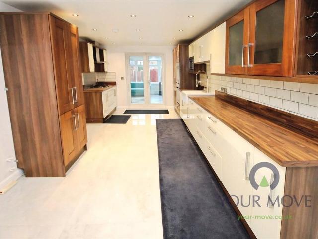 Wadsworth Court, Bedford MK42 5 bed detached house to rent £2,300 pcm £531 pw